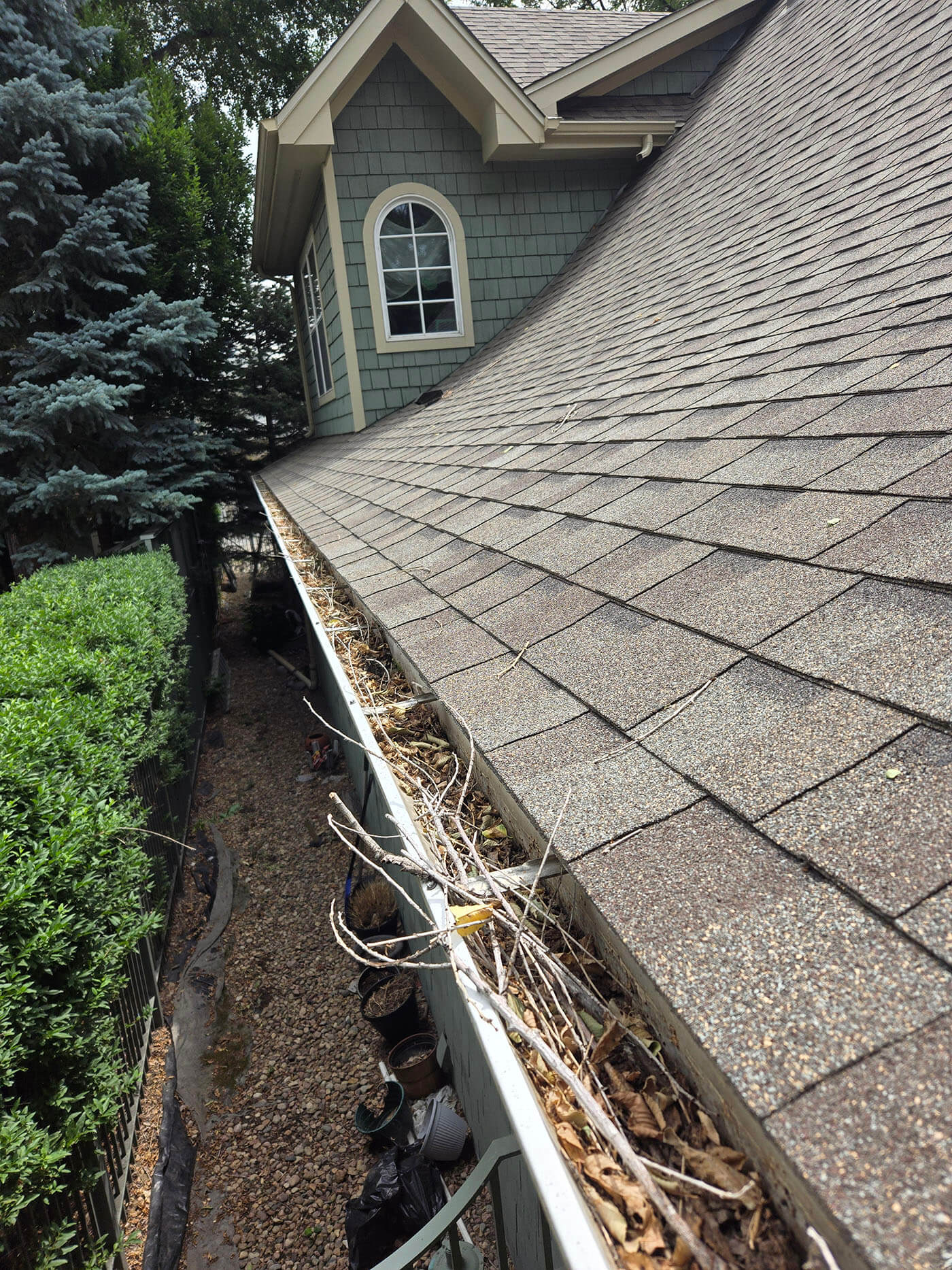 Rain Gutter Cleaning | Eavestrough Cleaning Service Denver
